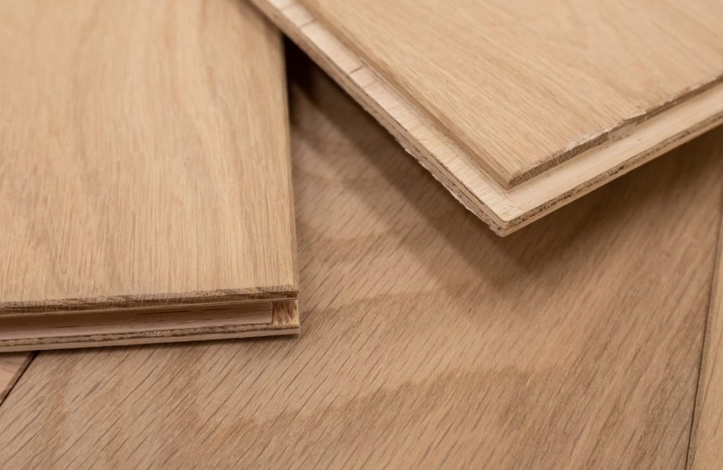 Rustic Unfinished Oak 600 x 125 x 15/4mm - London Floors Direct